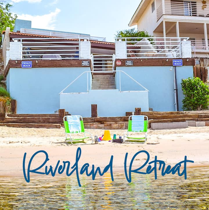 Riverland Retreat: Riverfront Home | Private Beach - 로플린