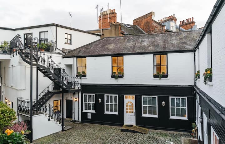 Spacious 1-bedroom Mews Apartment, Belsize Village - Marylebone