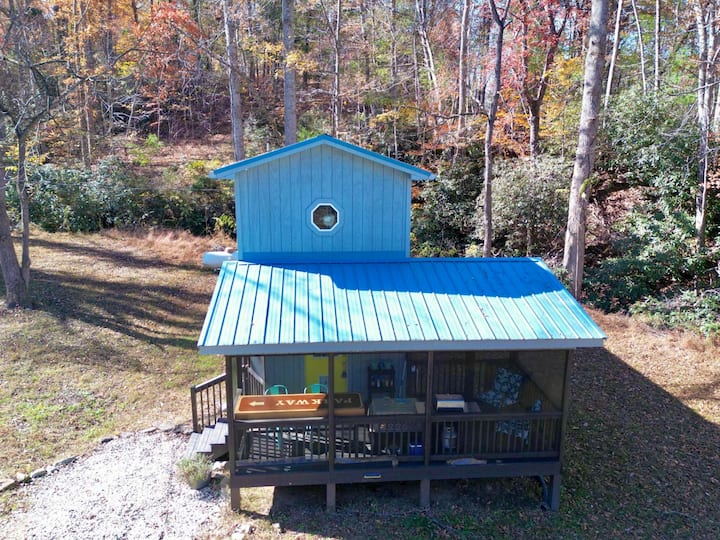 Tiny Creekside- A Couples Retreat - North Carolina