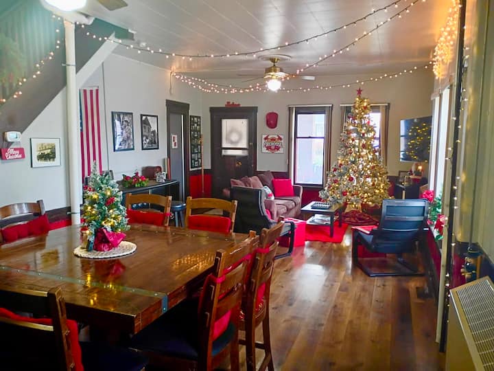 Cleveland’s Only Firehouse Airbnb! 5-mins To Beach - Lakeview Beach, OH
