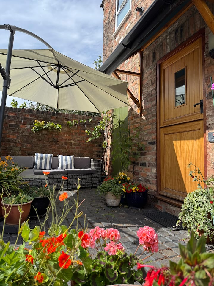 Charming Courtyard Cottage - York