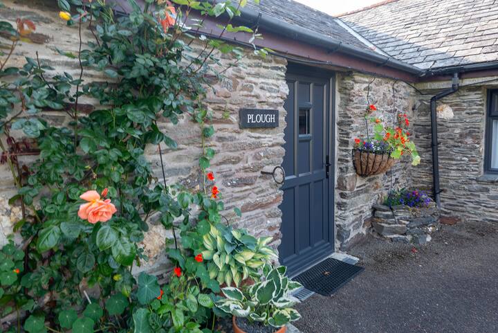 Courtyard Farm Cottages - Plough - Boscastle