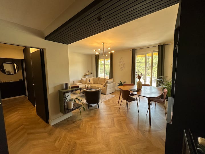 Intra Muros Lumineux 75m2 + Balcon, 2 Chambres - Festival d'Avignon