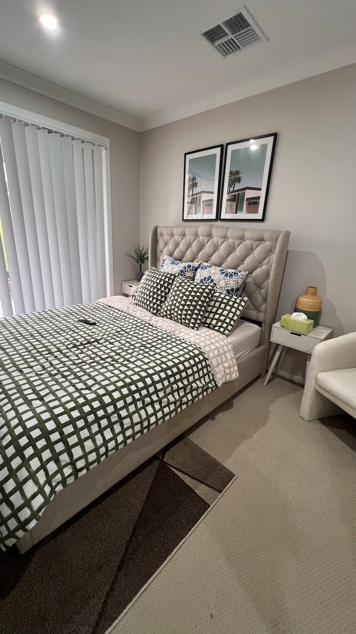 Private Bedroom With Shower & Toilet In Oran Park - Camden