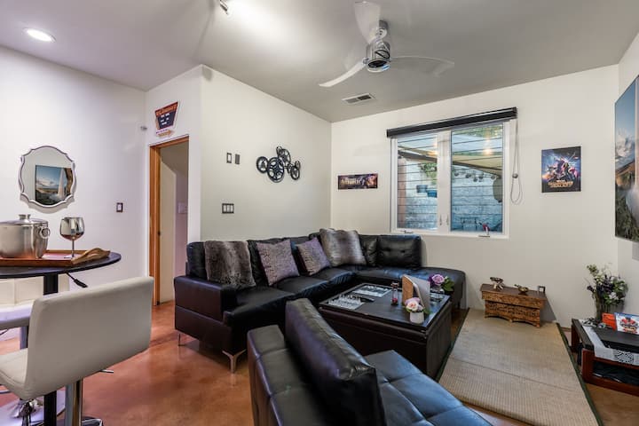 100”hdtv | Safe | Quiet | Clean | Yard | Zen | Ps4 - Albuquerque, NM