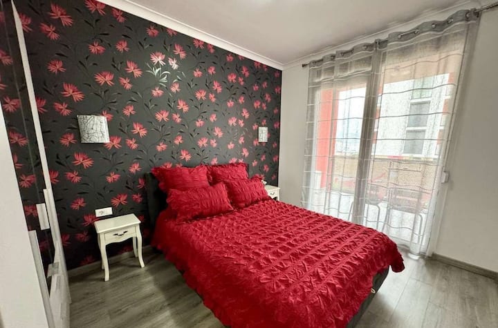 Aaron Apartament Afi 
Mcdonald's Atrium Stadion - Arad