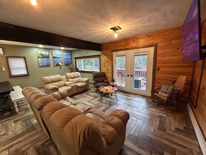 Family Friendly River Escape- Adk Guide’s Cottage - Old Forge, NY