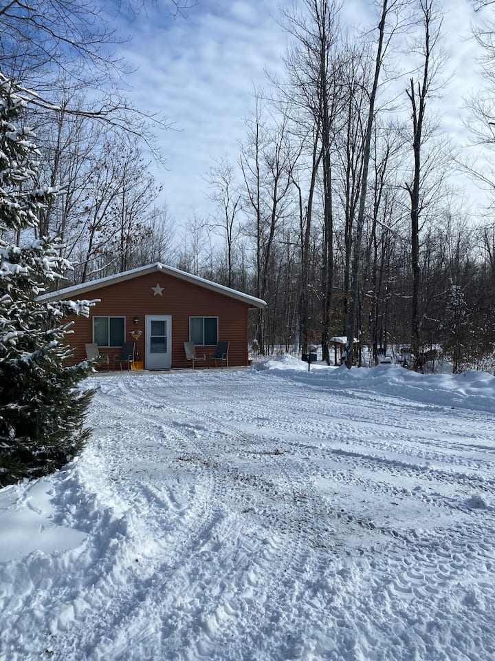 Quaint 2 Bedroom Cottage, Snowmobiling To Trails! - Winter, WI