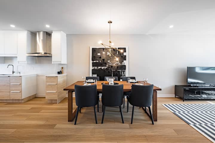 Modern 3-bedroom Designer Condo - Montreal
