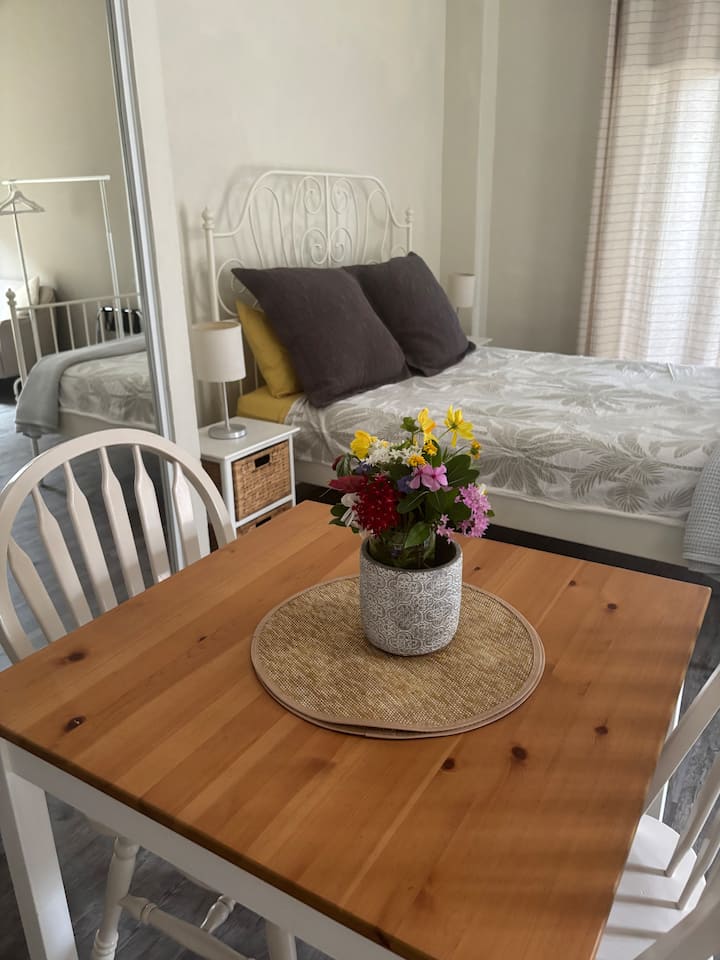 Self Contained Studio 150 Metres To Noosa River - Tewantin