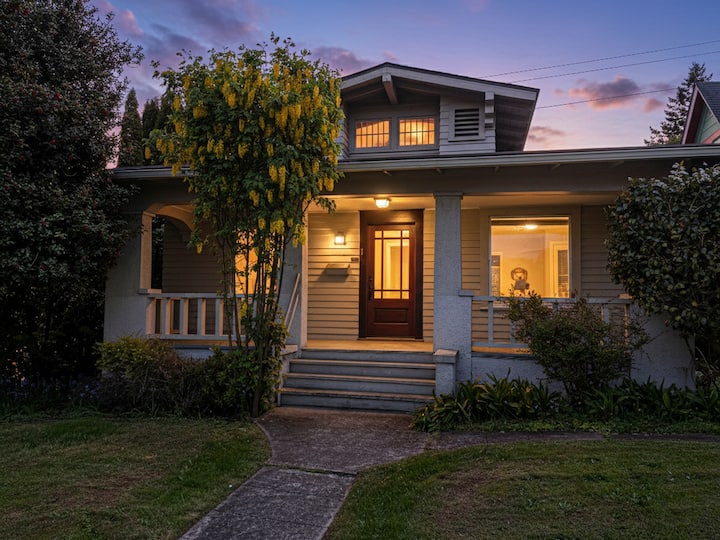 Downtown Craftsman | Sauna | Design | Fireplace - Bellingham, WA