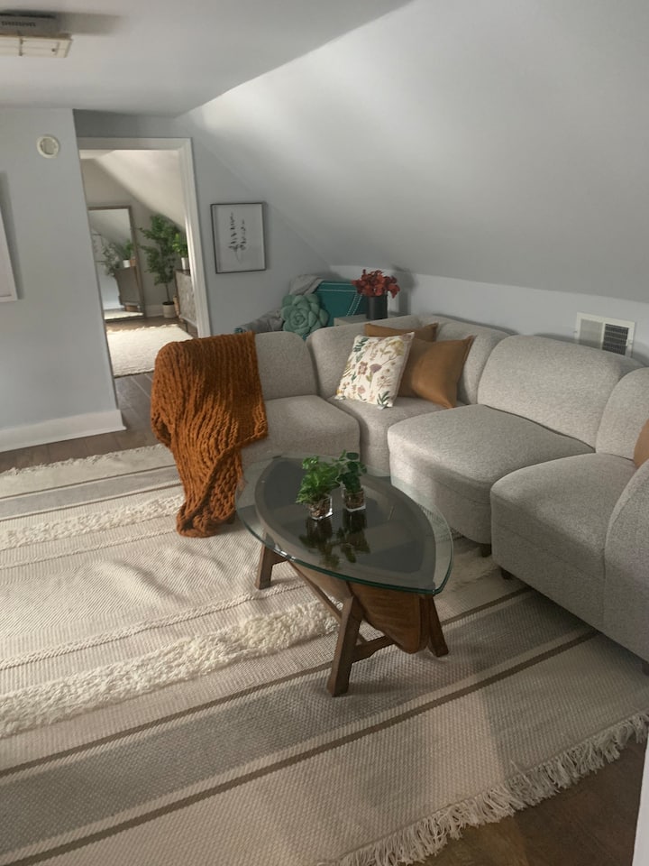 Cheerful One Bedroom Apartment. - Evansville, IN