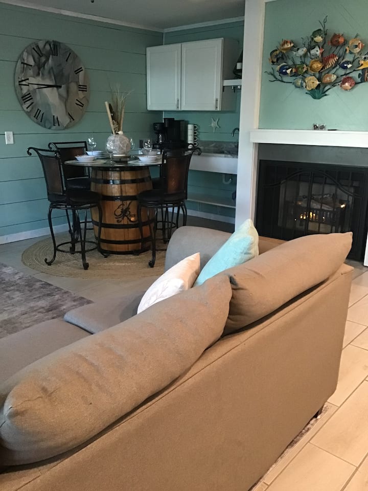 The Pelican Post   1 Bedroom Beach Cottage - Carrabelle, FL