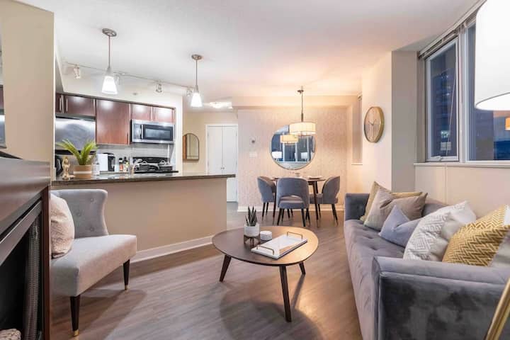 Spacious Gastown 2 Bedroom • Parking • Office • Ac - Vancouver