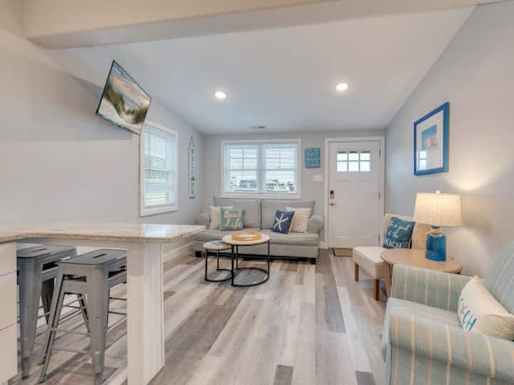 A Wave From It All- Walk To The Beach & Eateries! - North Wildwood, NJ