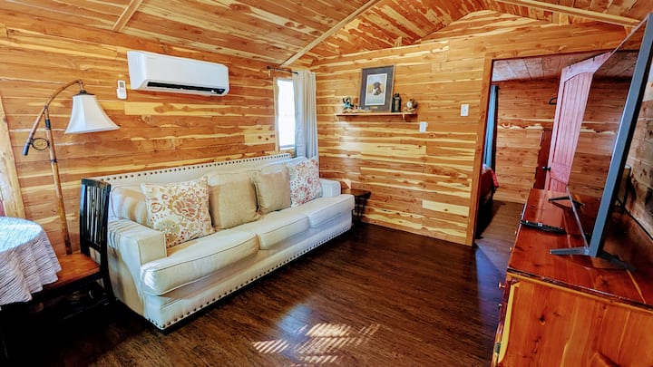 Cedar Cabin At Tiny Acres A Tiny Home Community - Village Creek State Park, Wynne