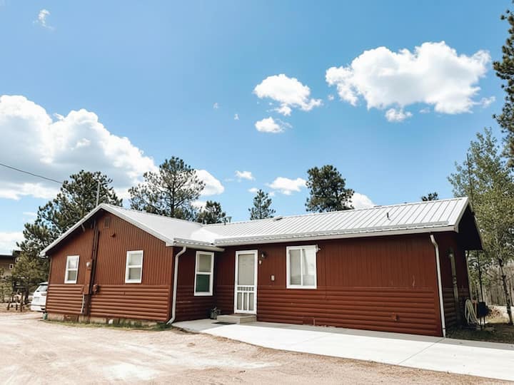 Charming Cabin Studio• Steps To Cafe! Fenced Patio - Black Forest, CO
