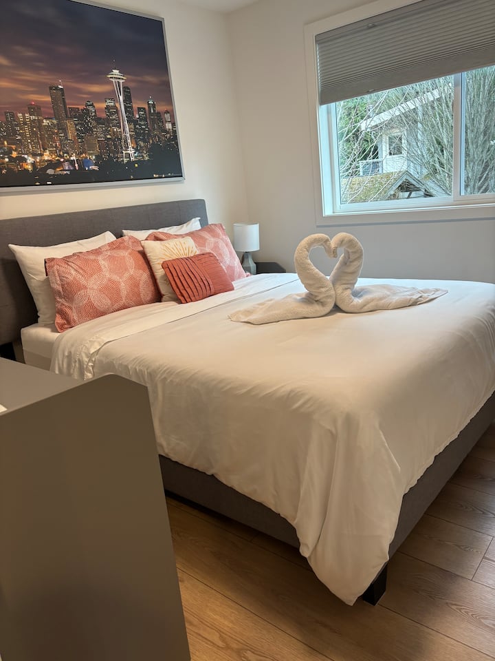 Cozy Modern Apartment (1 Br Sleeps 4!) - Kirkland, WA