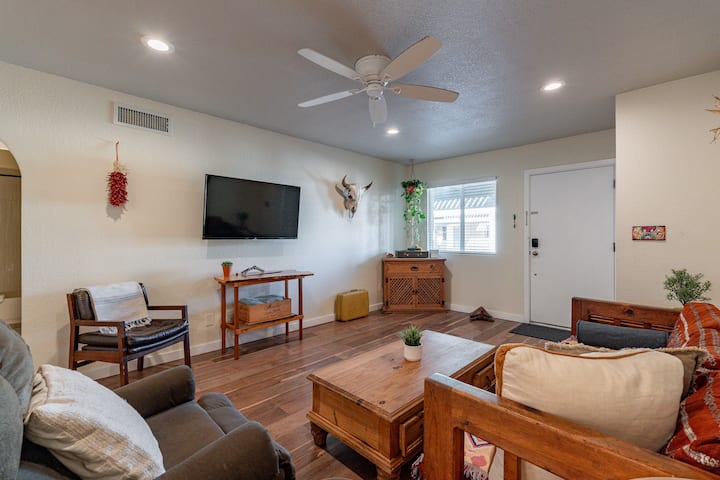 Central ~Casa Marigold~ Pool, Private Patio+grill - Phoenix, AZ