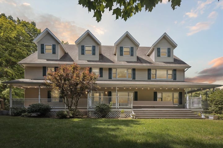 The Gathering Place| 12 Bedrooms| 7 Baths| 10 Acre - South Bend