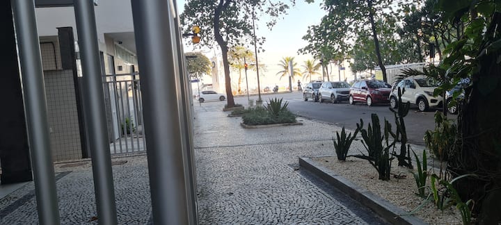 Apê Residencial A 50m Da Praia. - Ipanema