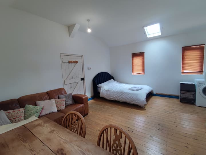 Basic Private Warm Barn In A Secure Rural Location - Towcester