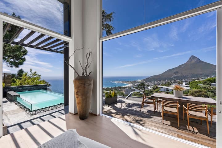 Luxe Aqua Villa Penthouse Camps Bay, Heated Pool - Camps Bay
