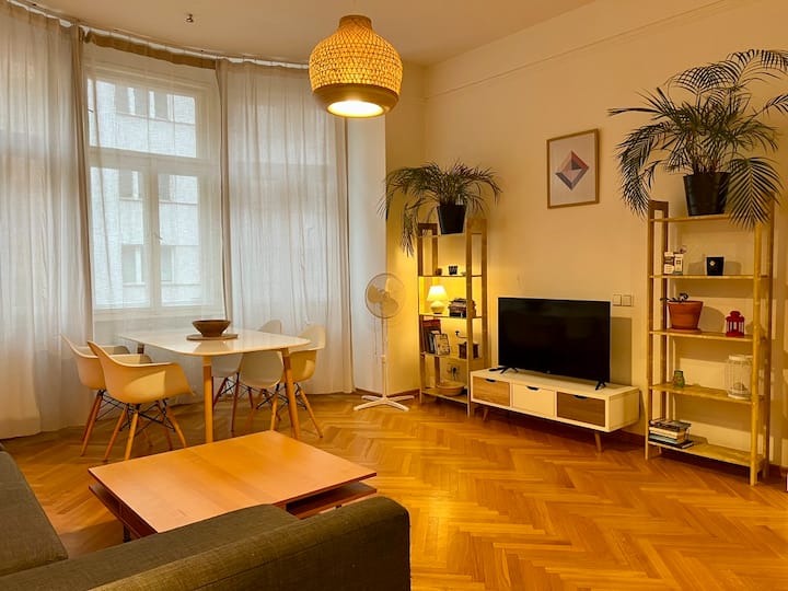 Apartment In Hipster Area 2min Walk Metro/tram - Prága