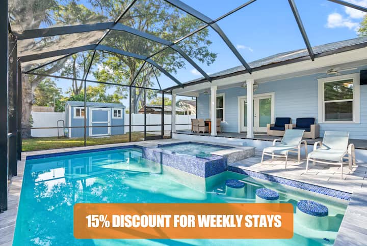 Luxury Stay • Hot Tub & Heated Pool • Fenced Yard! - Tampa, FL