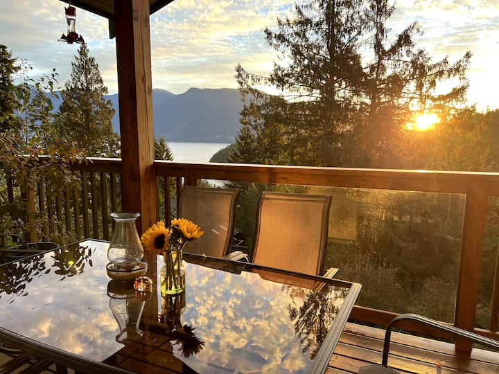 Salt & Cedar —Ocean + Mountain View, Bowen Island - Bowen Island