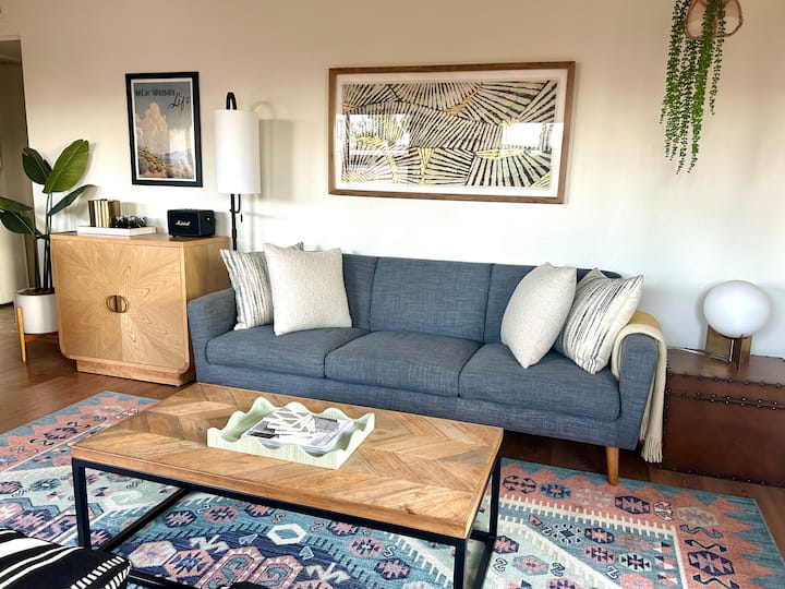 Desert Digs Off El Paseo - Rancho Mirage, CA