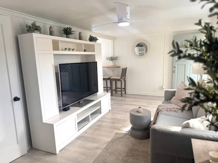 Coastal Condo - Walk To The Beach! - Monterey, CA