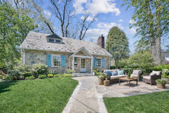 Turnkey 4 Bedroom In Prime Larchmont - White Plains, NY