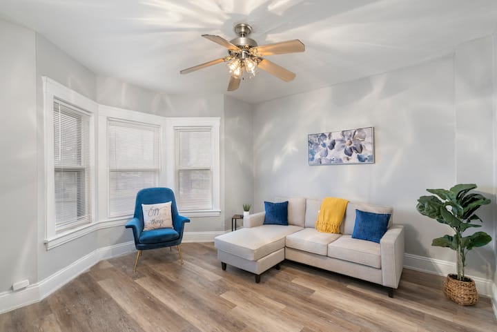 Nice 2 Bedroom Apt, Located In The Arts District - Cleveland, OH