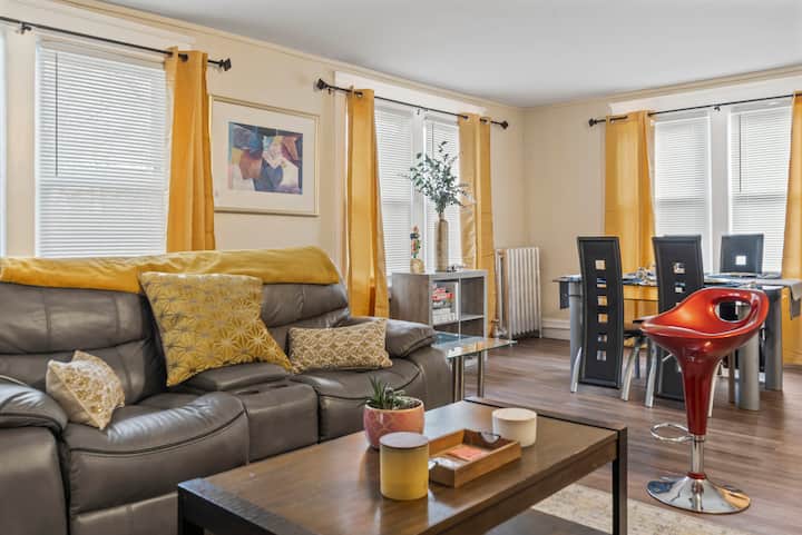 Gorgeous And Cozy, 2nd Floor Home In Springfield - Springfield, MA
