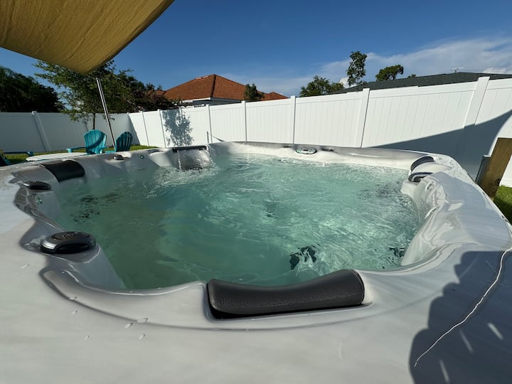 Comfortable Family Retreat: Relax & Explore - Cape Coral, FL