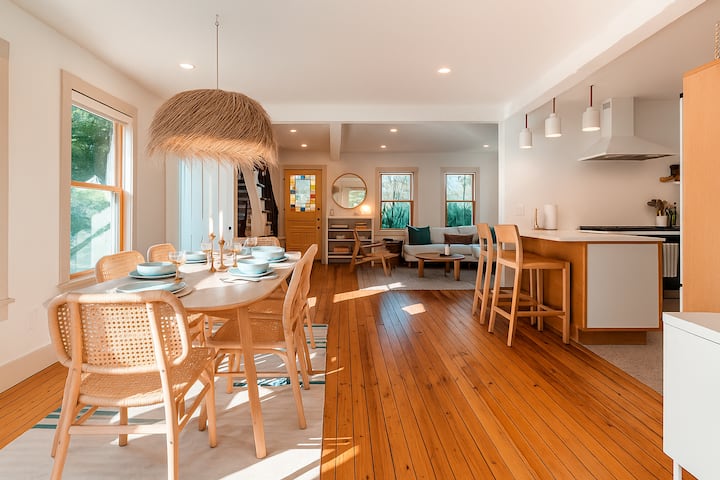 Millhouse Haven, Outdoor Shower, Firepit, In Town! - Rhode Island