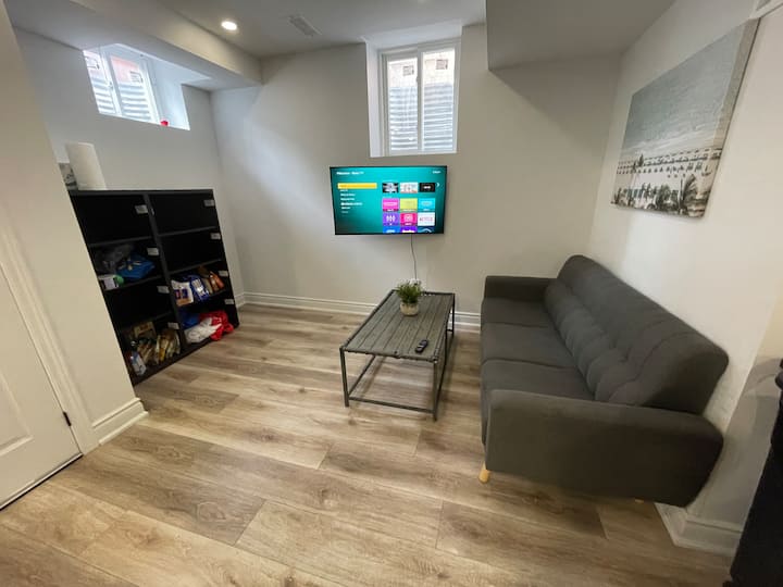 Blissful Queen Size Bedroom,tv, Shared Bath Gta. - Brampton
