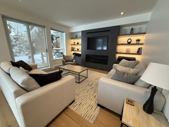 2 Bd/bath On Fairmont 1st Fairway! Walk To Gondola - Whistler