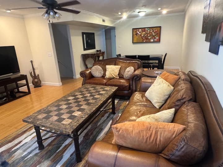 10 Min Walk To Broadway! Parking Included. - Nashville