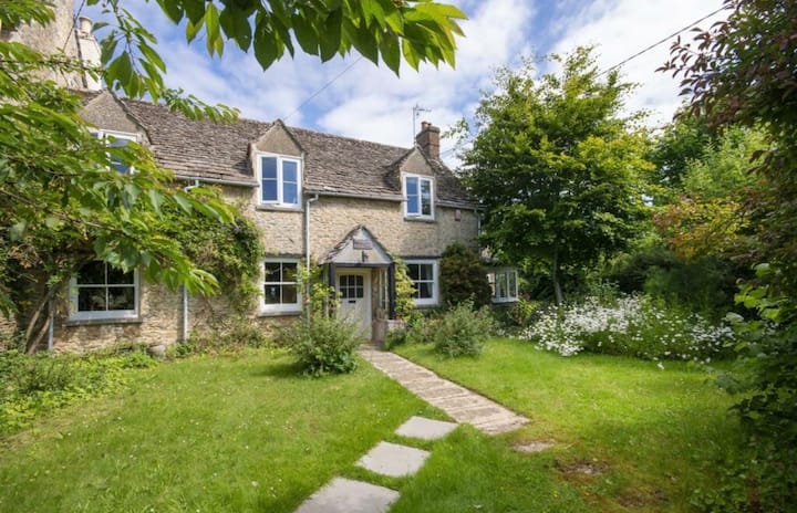 Charming Family Home In The Cotswolds - Bibury
