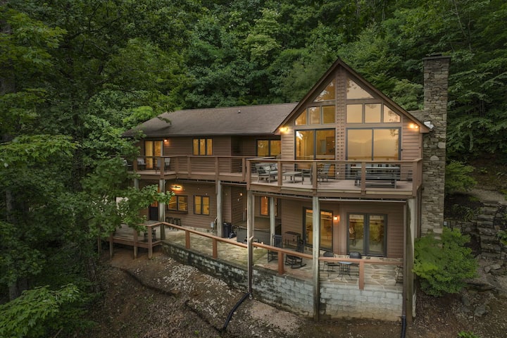 6br Asheville Home With Hot Tub & Sauna - Asheville, NC
