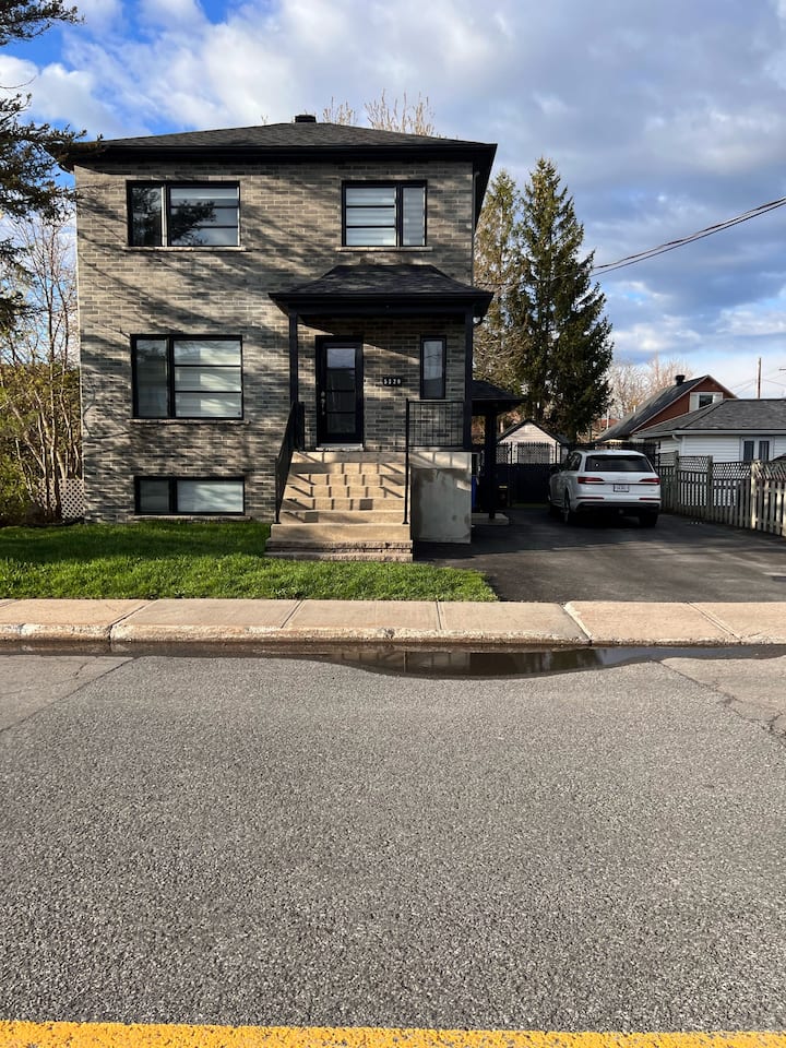 Charmant Bachelor Avec 1 Chambre - Brossard