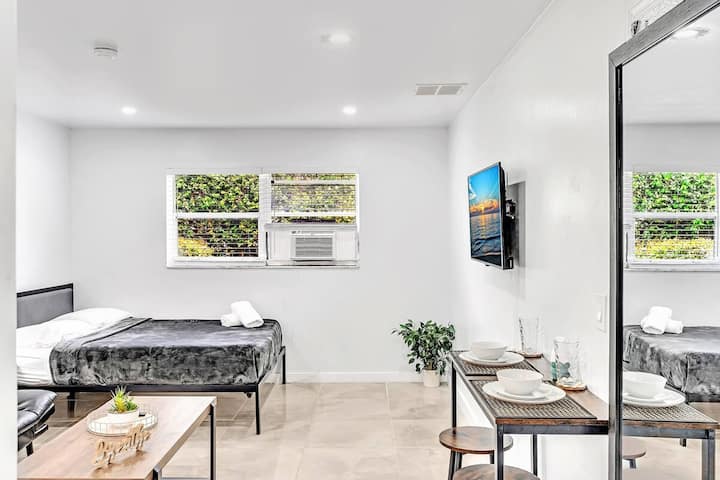 Hollywood Beach Boutique Vacation Studio Lb4 - Hollywood, FL