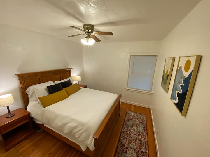 Downtown Spanish Bungalow - Shasta, CA