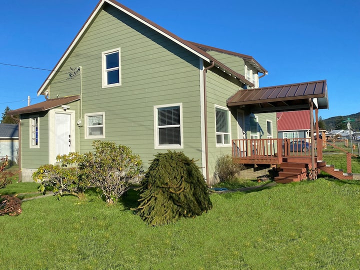 Walk To Downtown • King Bed • Near Olympic Beaches - Forks, WA