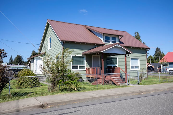 Walk To Downtown • King Bed • Near Olympic Beaches - Forks, WA
