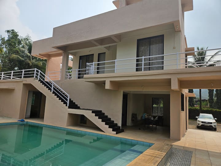 Highway Hideout With Private Pool - Pen