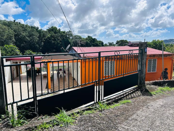 Villa Victoria,  Avec Terrasse Et Parking Privé - Fort-de-France