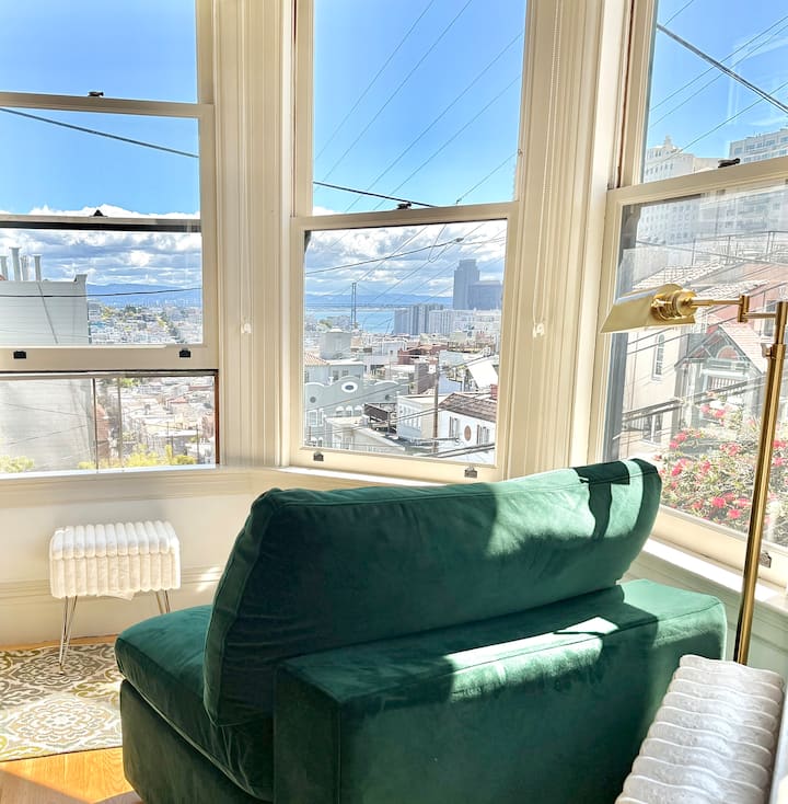 Quintessential Sf Russian Hill 2br Apt With Views - San Francisco, CA